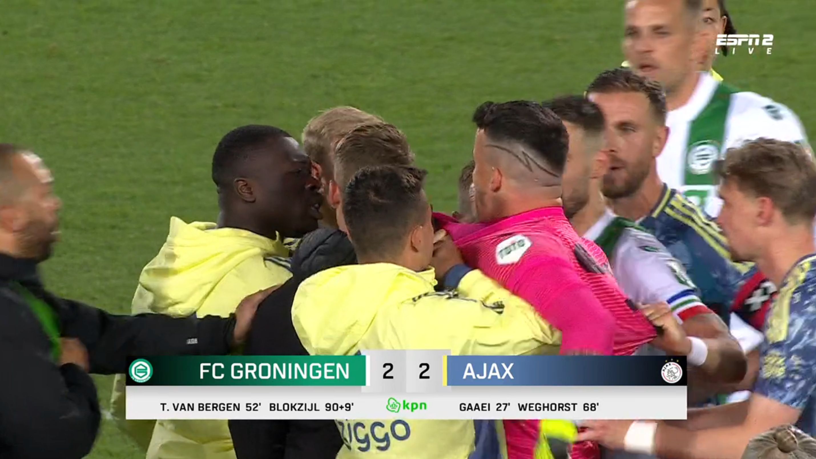 Vechtpartij na FC Groningen - Ajax: Klaassen en Brobbey grijpen keeper Vaessen | Voetbalzone